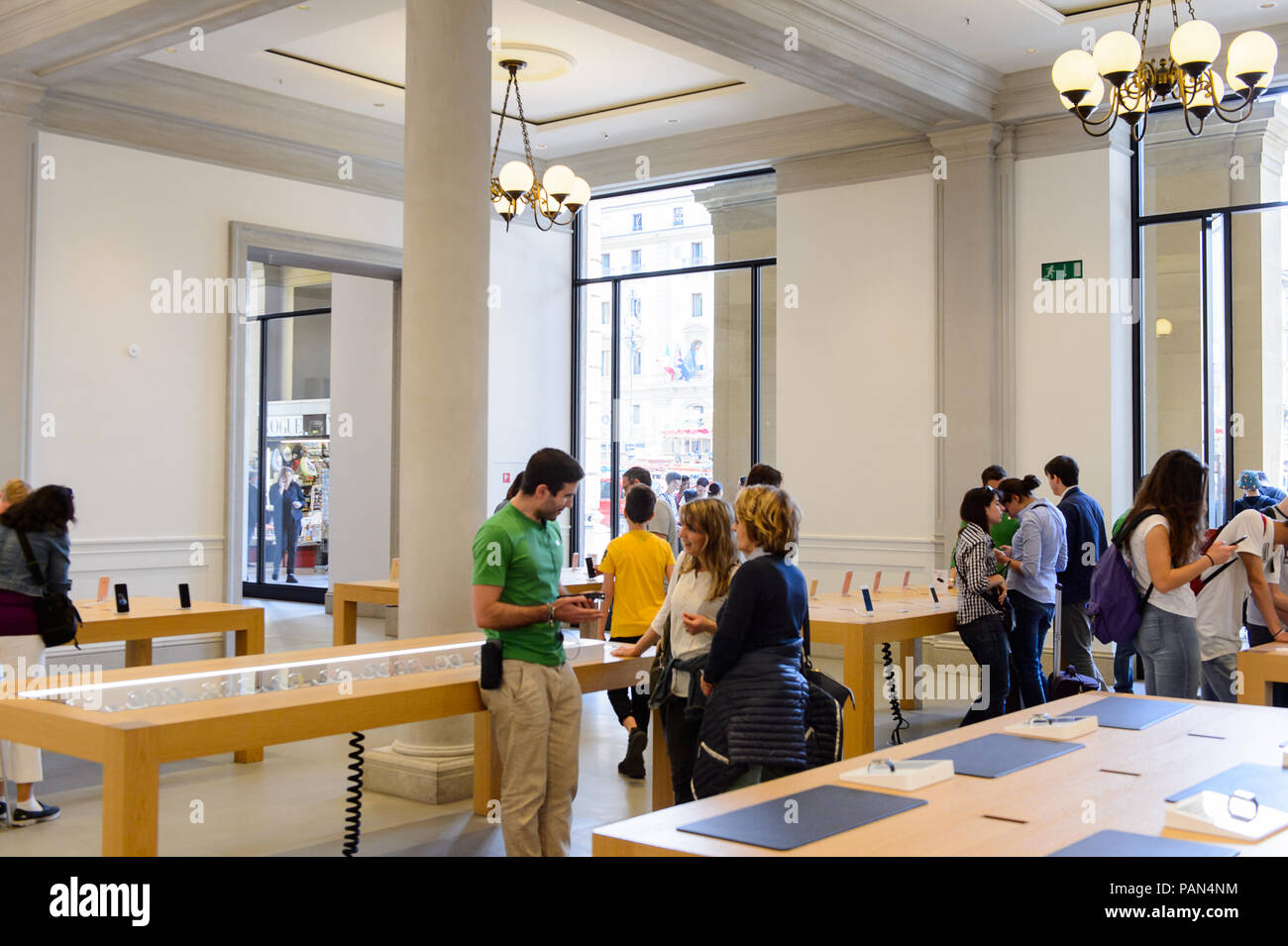 FLORENCE, ITALY - MAY 6, 2016: Apple store at the Piazza della ...