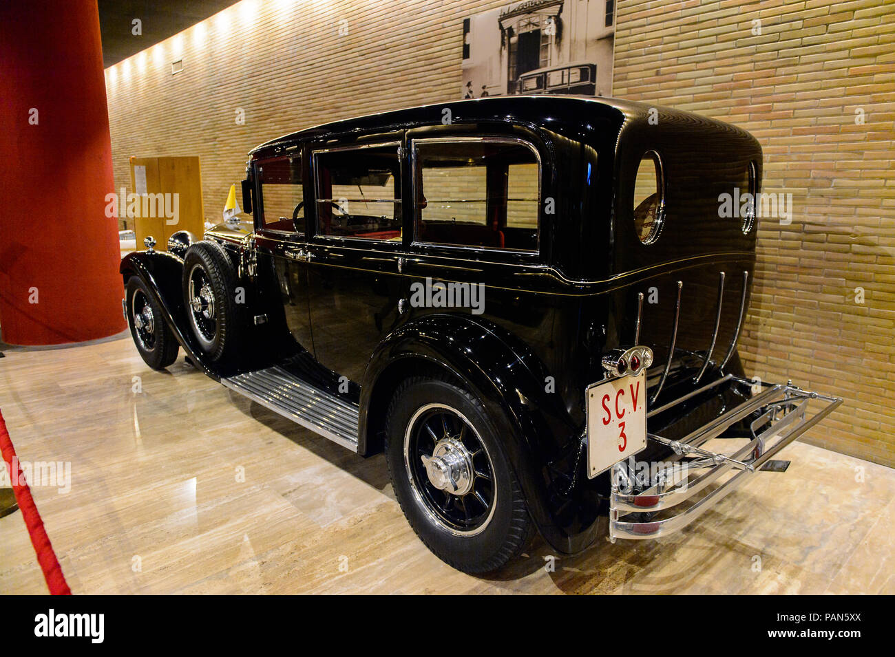 VATICAN, VATICAN CITY - MAY 7, 2016: Pope Automobiles, Hall of the ...