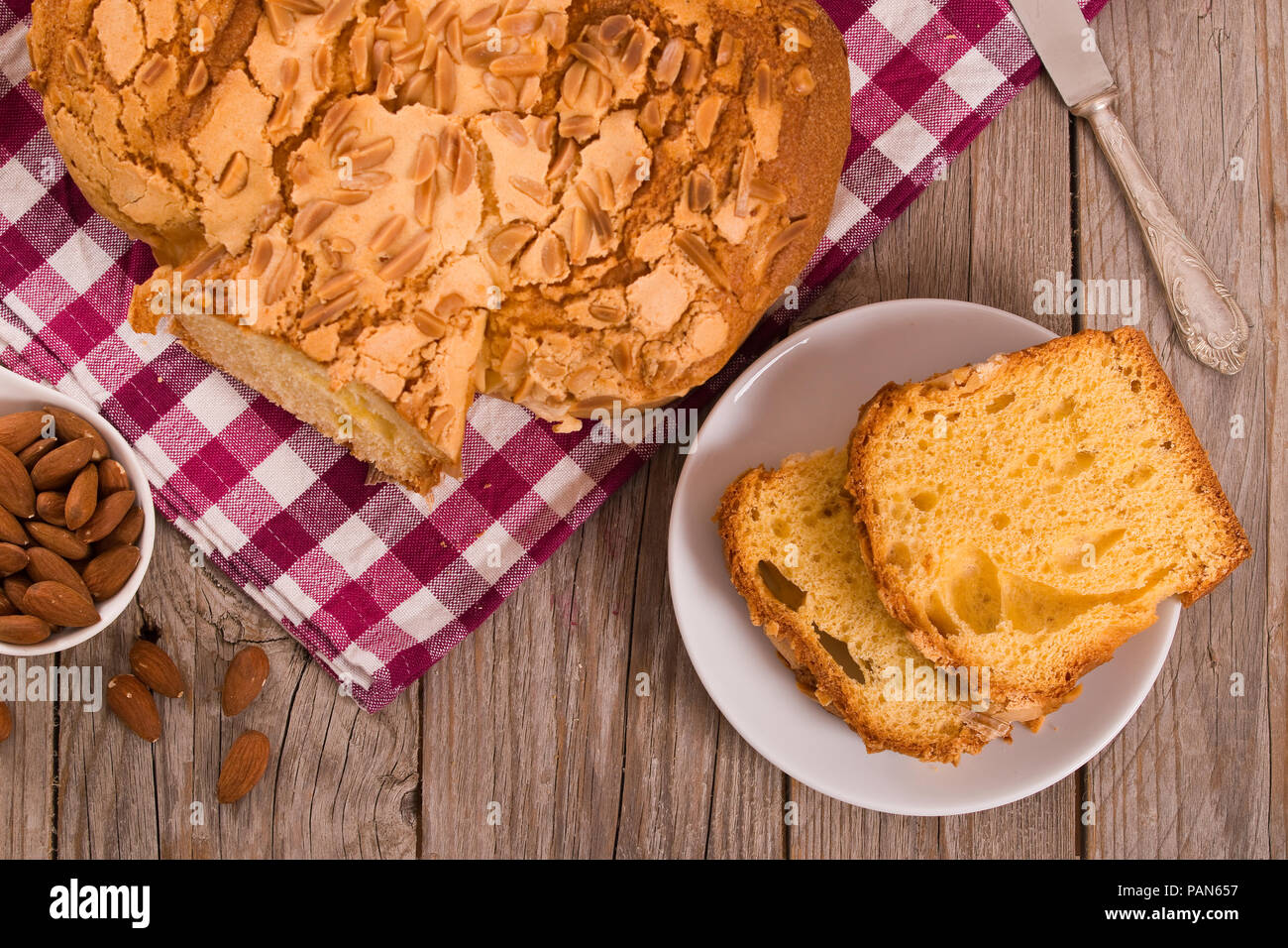 Easter Dove Bread (Colomba Pasquale Stock Photo - Alamy