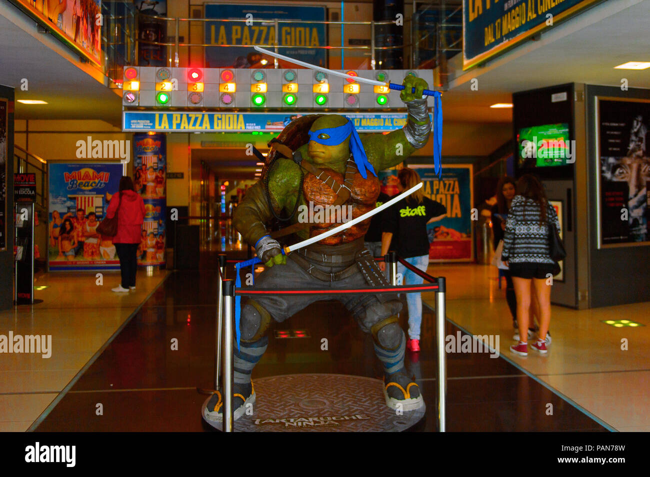 Teenage turtles cartoon hi-res stock photography and images - Alamy