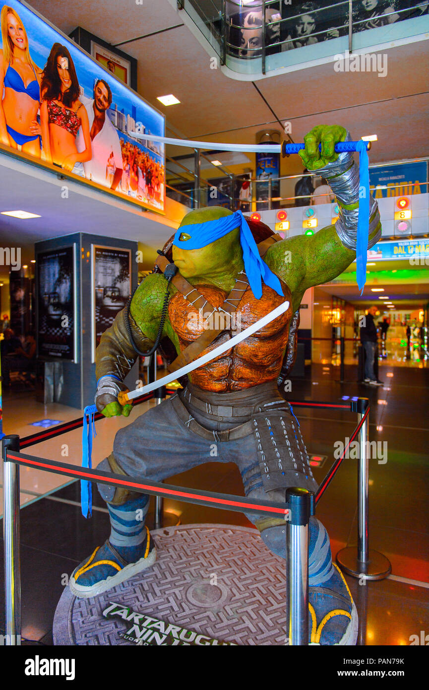 Teenage mutant ninja turtles cartoon hi-res stock photography and ...