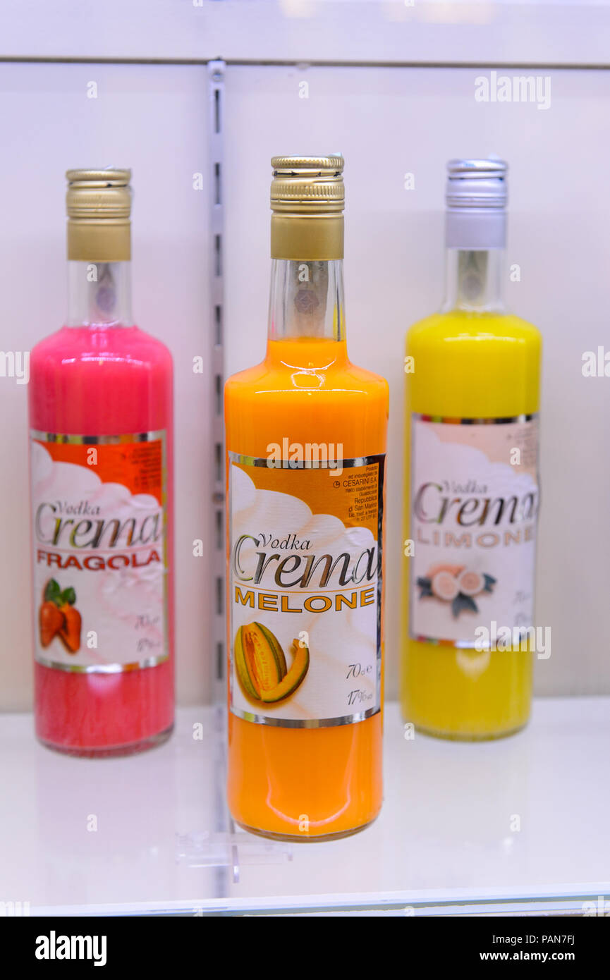 Bottles limoncello sale hi-res stock photography and images - Alamy