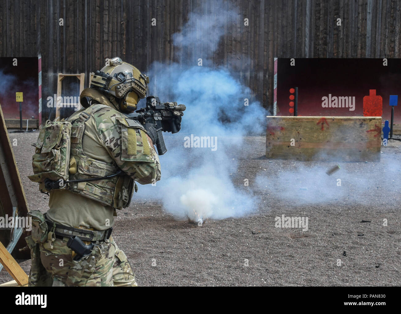 Soldiers assigned to 10th Special Forces Group (Airborne) conduct a ...