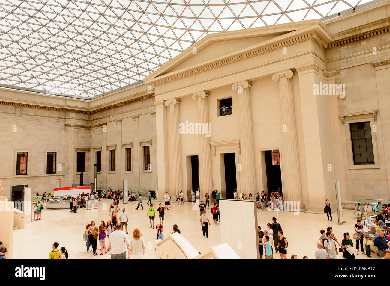 LONDON, ENGLAND - JUL 24, 2016: Large atrium of the British Museum ...
