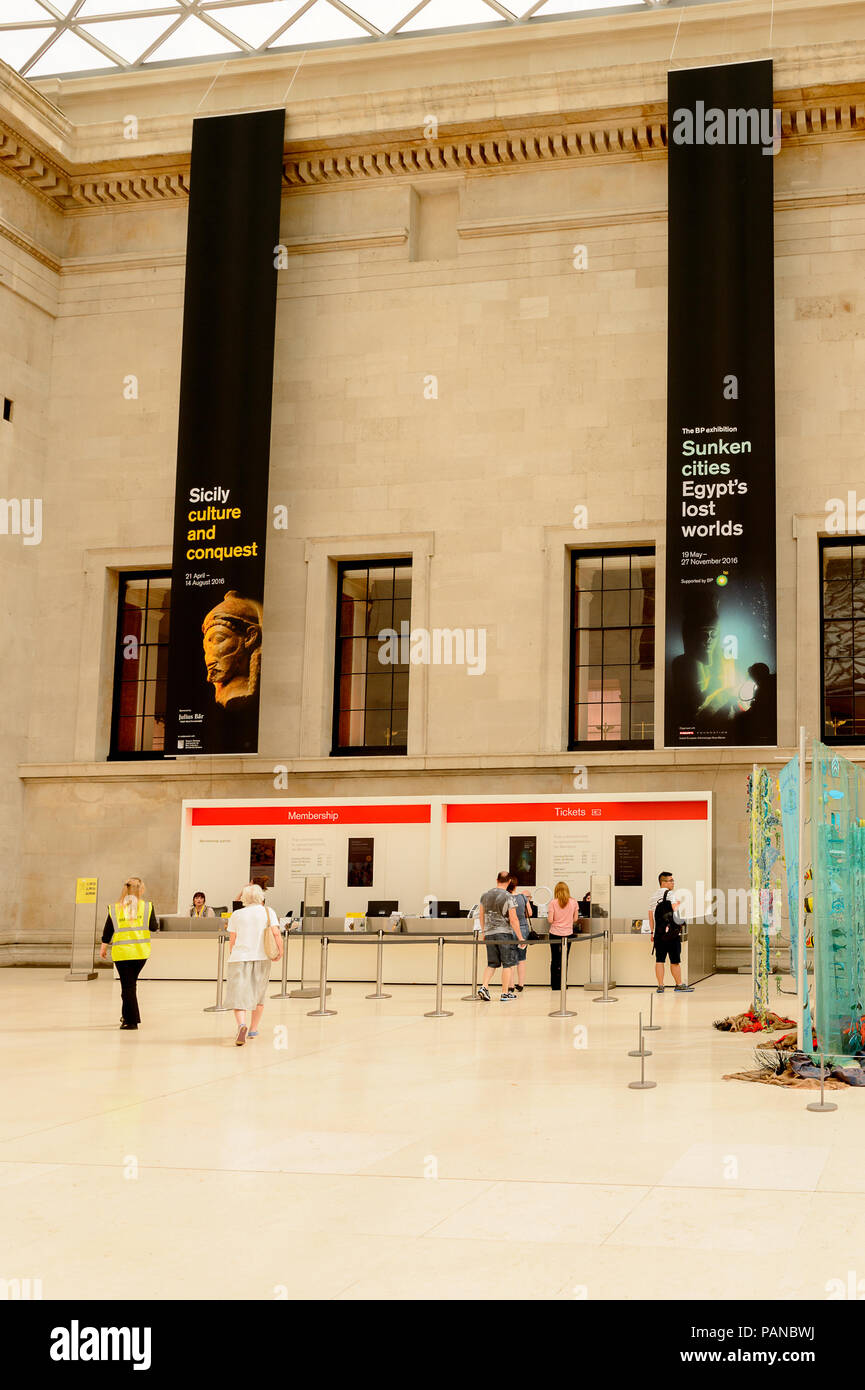 LONDON, ENGLAND - JUL 24, 2016: Large atrium of the British Museum ...