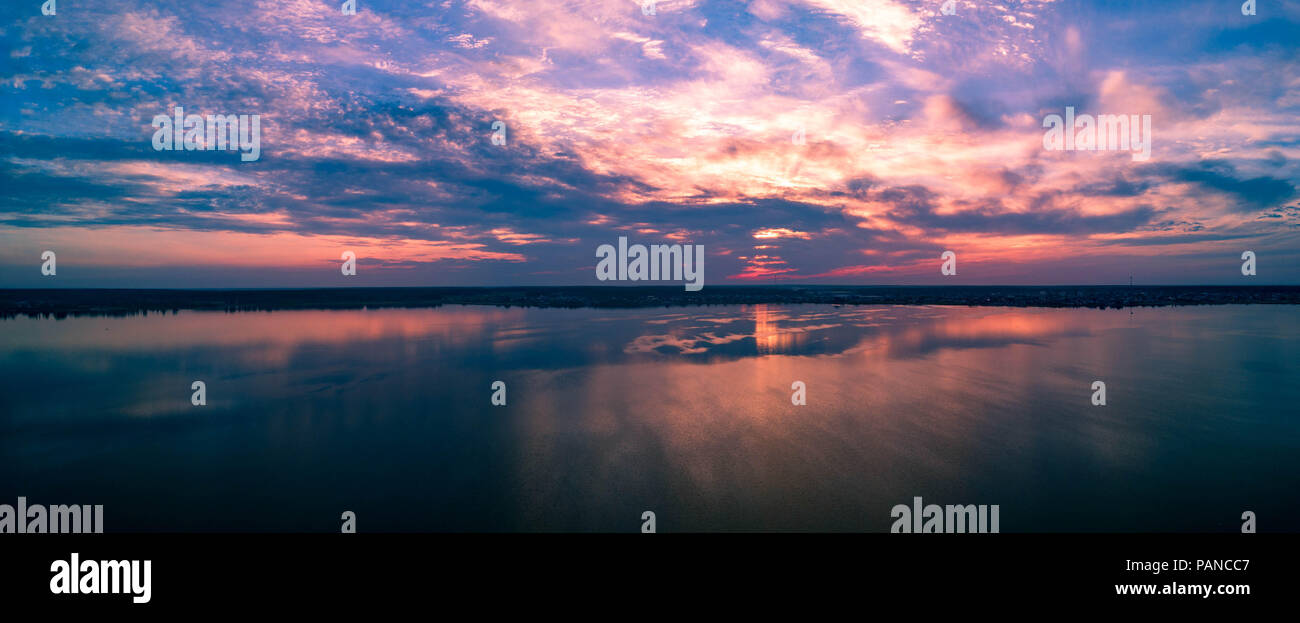 Sun reflection in water hi-res stock photography and images - Alamy