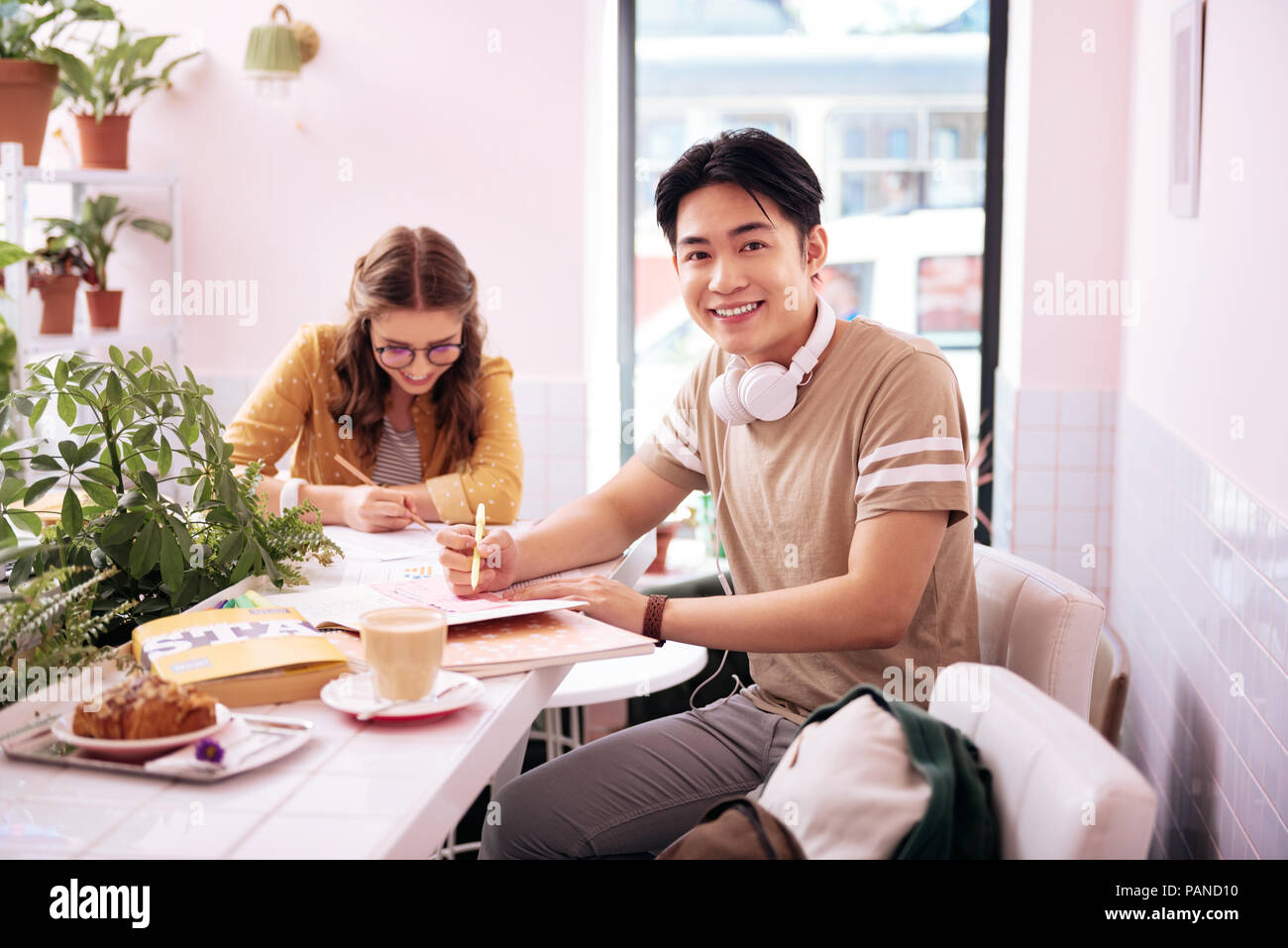 Students life drawing hi-res stock photography and images - Alamy