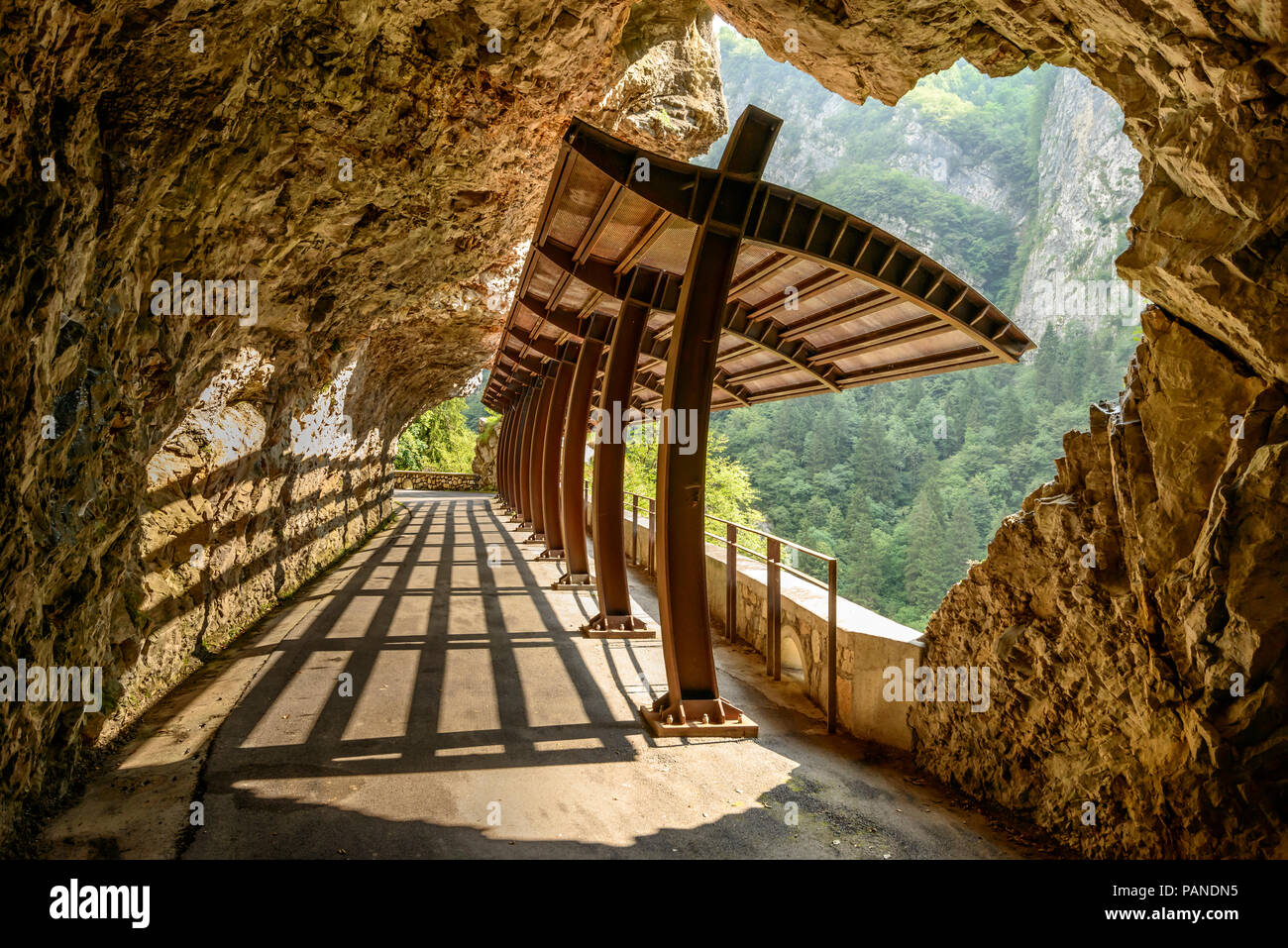 Falling stones hi-res stock photography and images - Alamy
