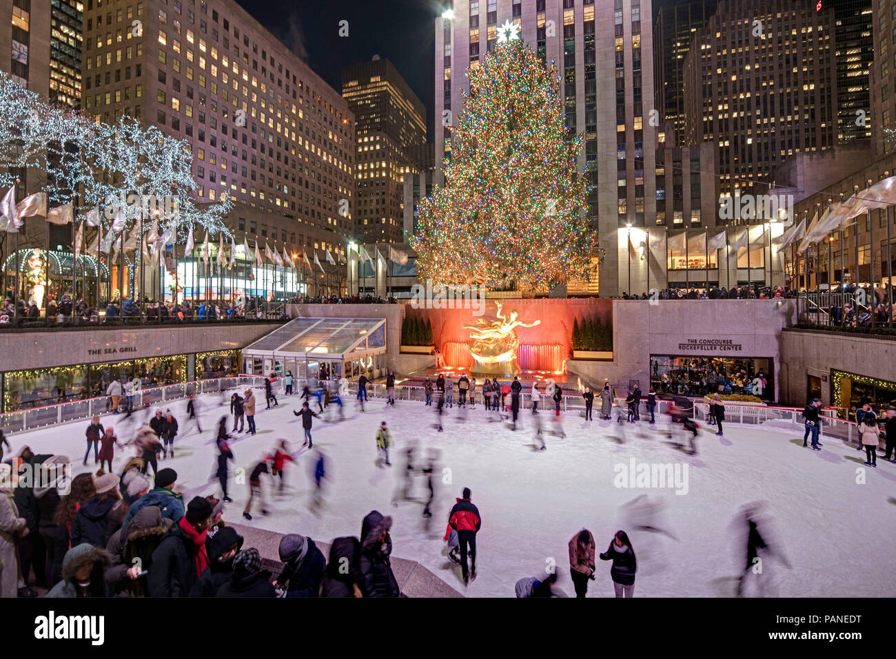 Ice skating rink Pronetheus statue and Christmas tree at Rockefeller ...