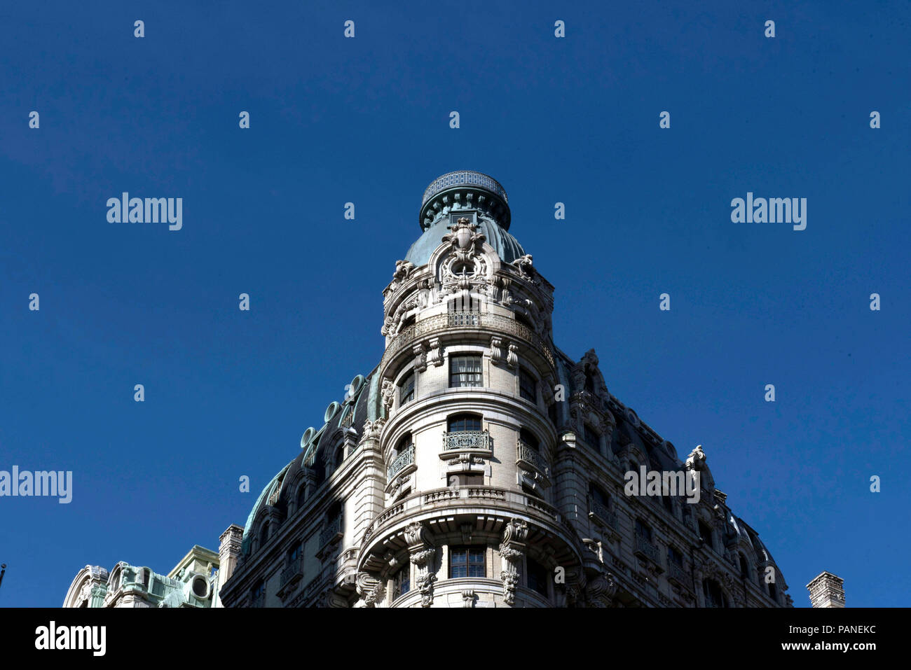 Posh building on the Upper West side, Manhattan, New York City, USA ...