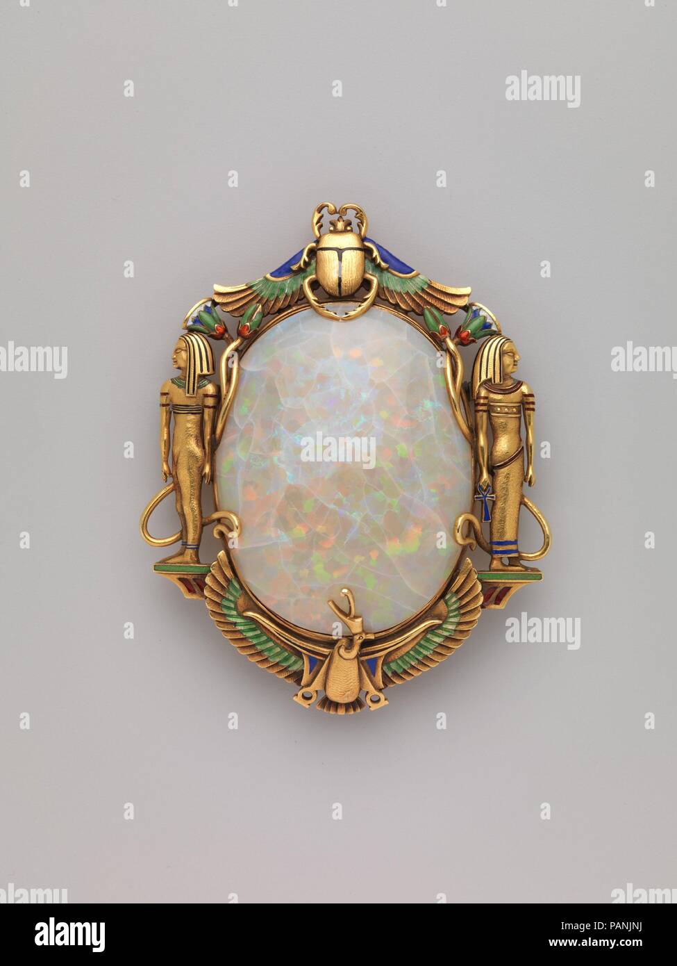 Brooch maker hi-res stock photography and images - Alamy