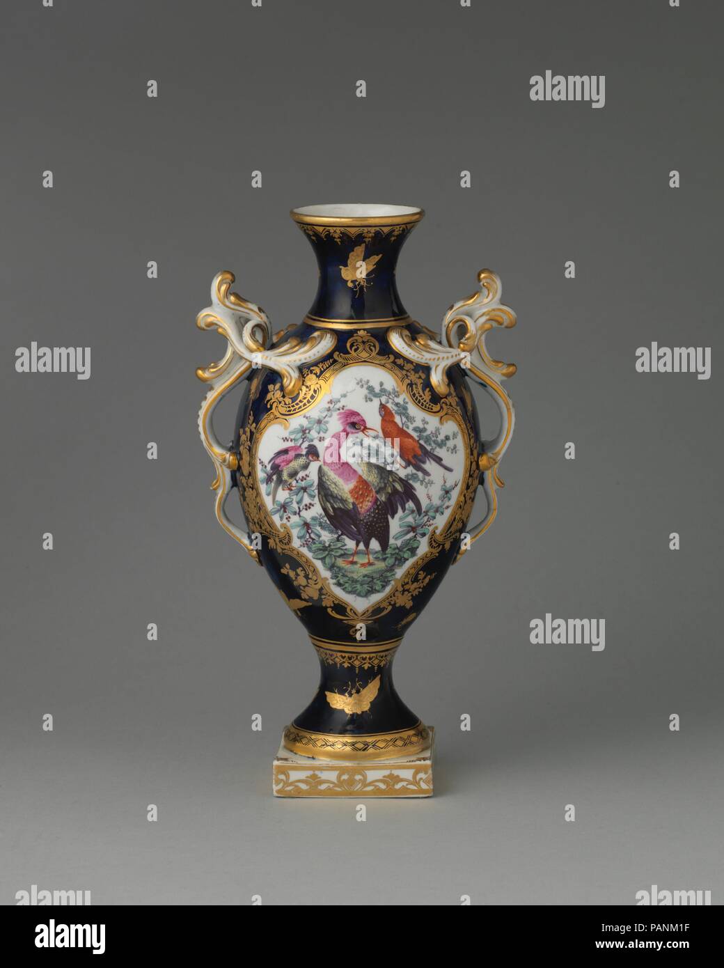New chelsea porcelain factory hi-res stock photography and images - Alamy