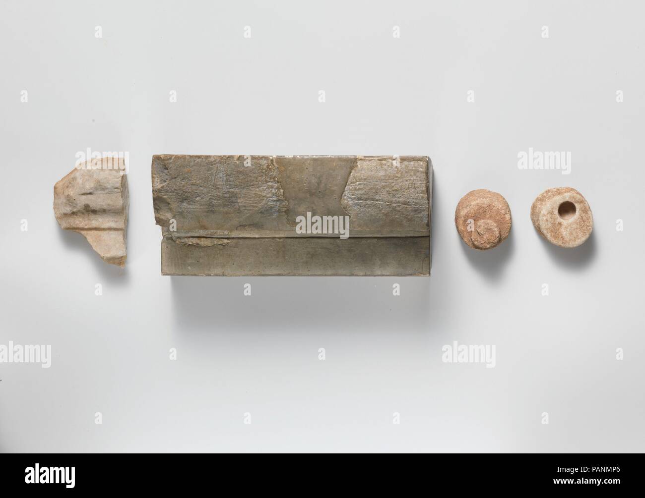 Greek cornice hi-res stock photography and images - Alamy