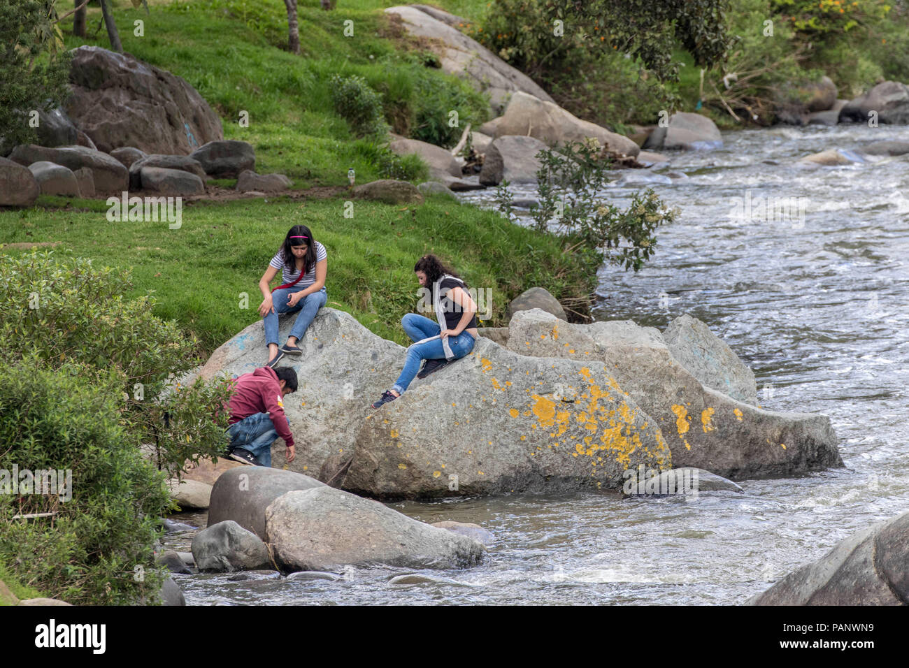 Girls in river rocks hi-res stock photography and images - Alamy