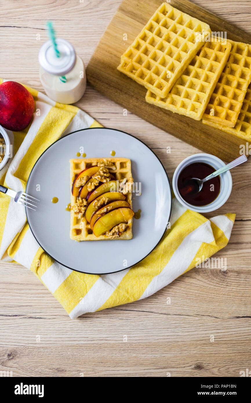 Walnuts maple sirup hi-res stock photography and images - Alamy