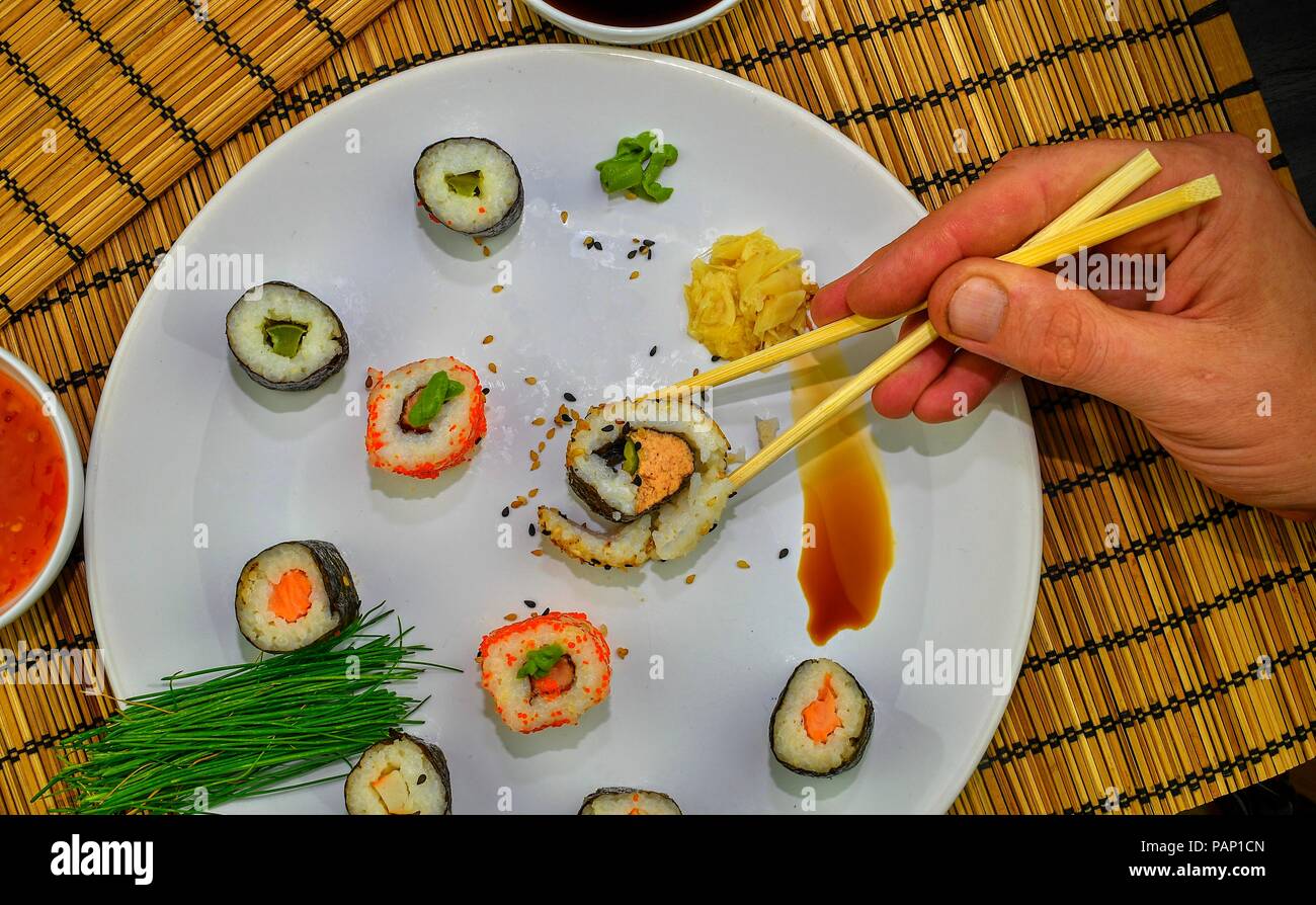 Japan couple eating sushi hi-res stock photography and images - Alamy