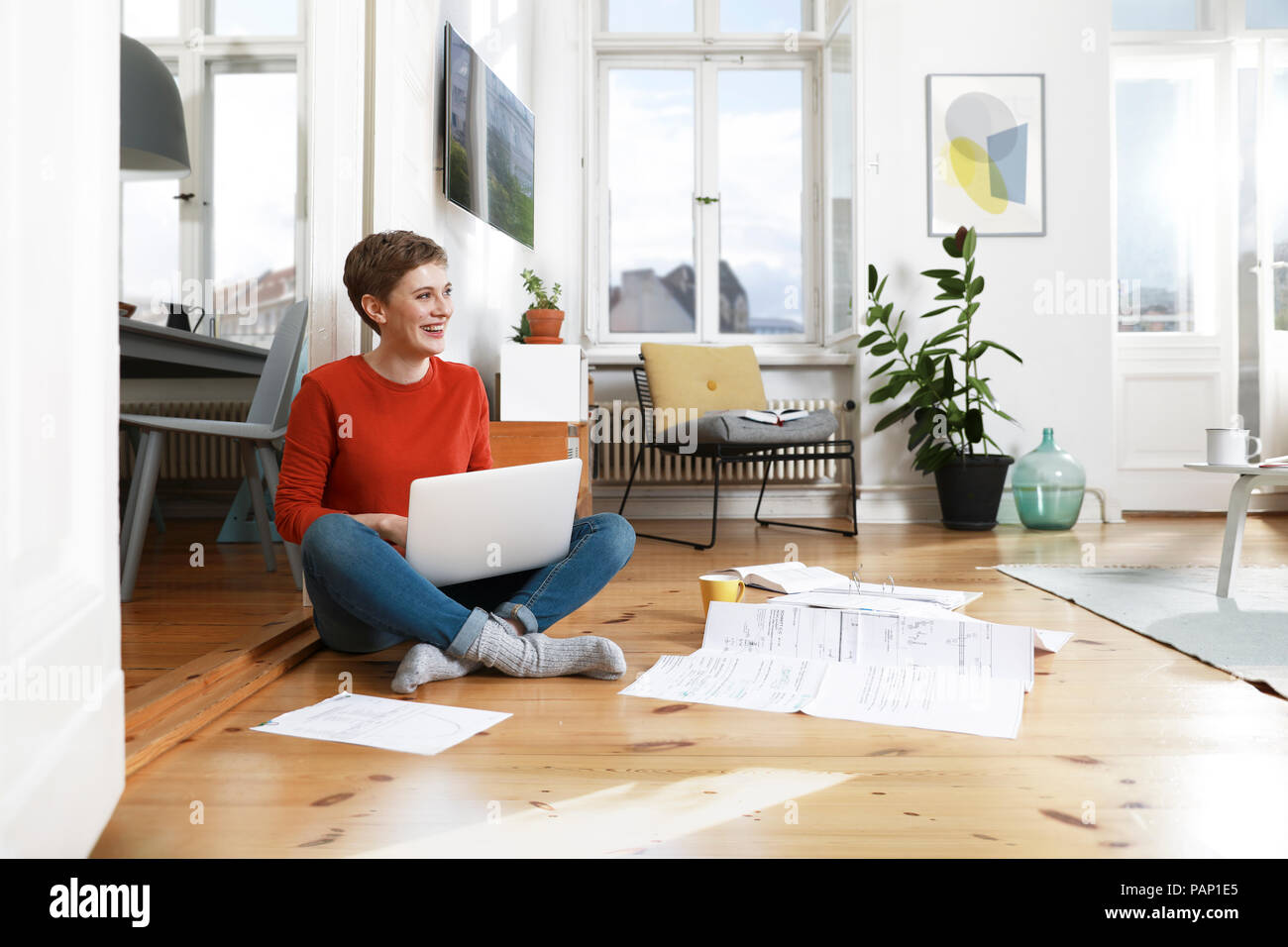Woman papers floor house hi-res stock photography and images - Alamy