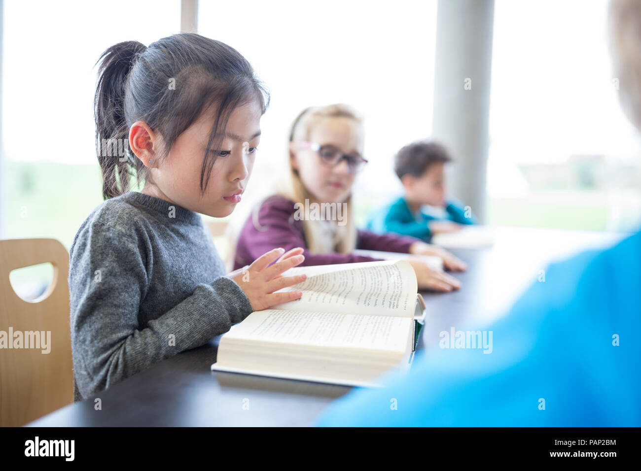 Primary school pupils break time hi-res stock photography and images ...