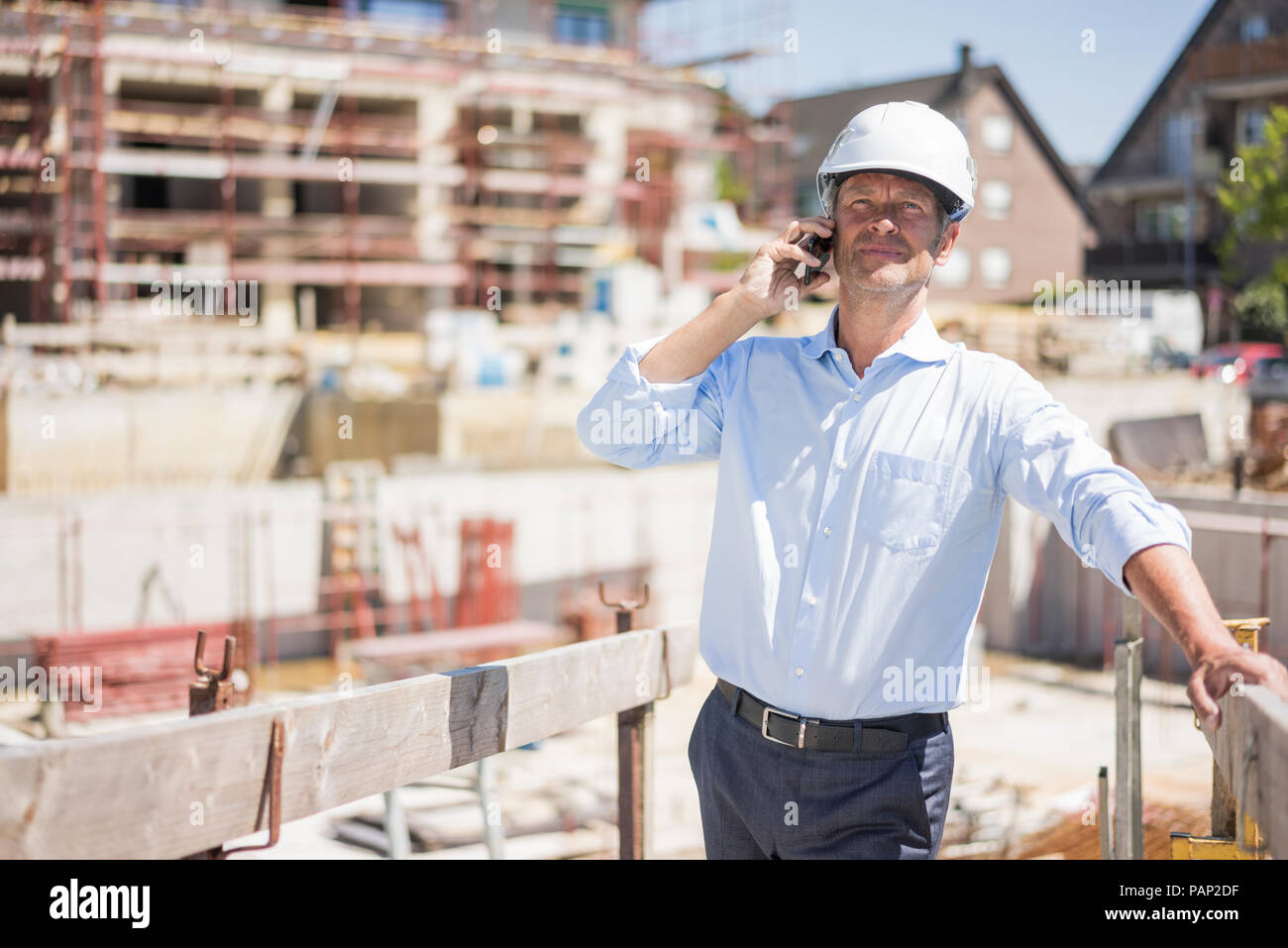 Construction hard hat man hi-res stock photography and images - Alamy