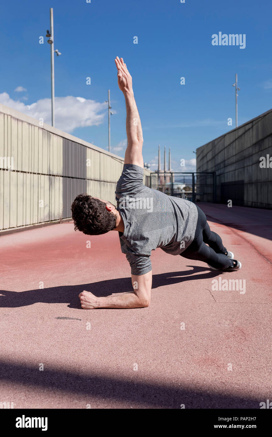 Man running between walls hi-res stock photography and images - Alamy