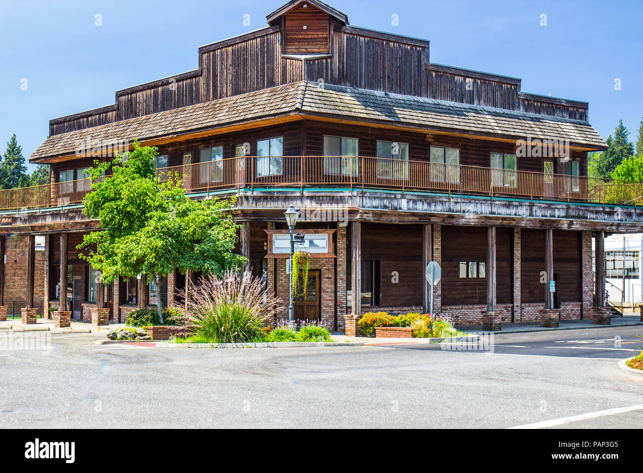 Old empty building deck hi-res stock photography and images - Alamy
