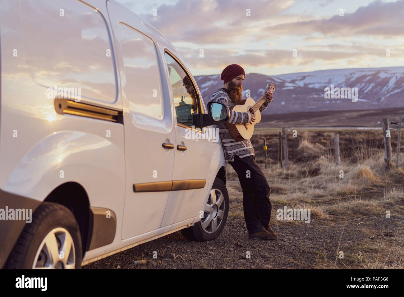 Road trip iceland van hi-res stock photography and images - Alamy