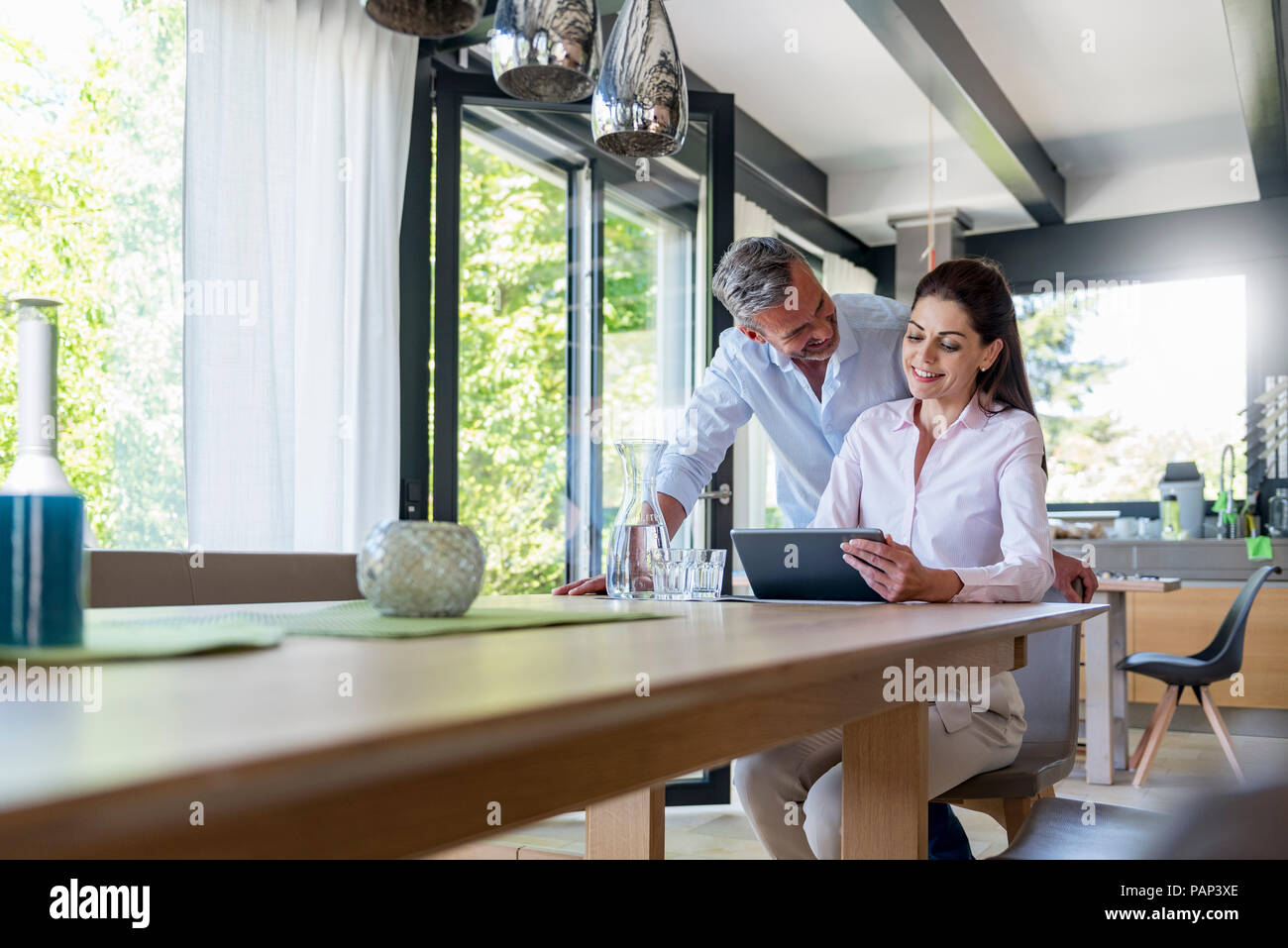 Sharing a table hi-res stock photography and images - Alamy