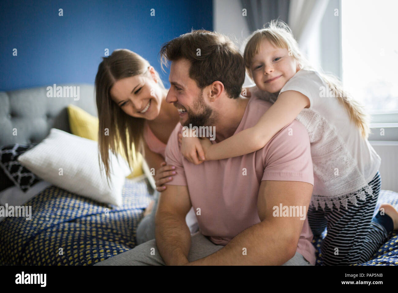 Embracing cuddle cuddling hi-res stock photography and images - Alamy