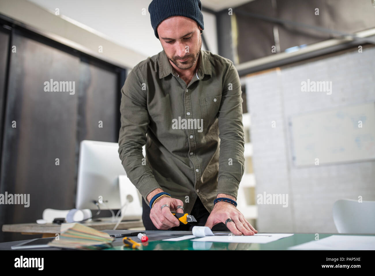 Cutting room hi-res stock photography and images - Alamy