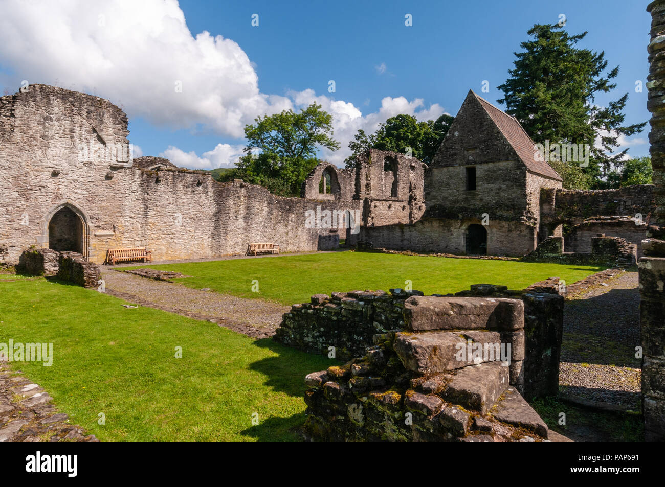 Inchmahome priory hi-res stock photography and images - Alamy