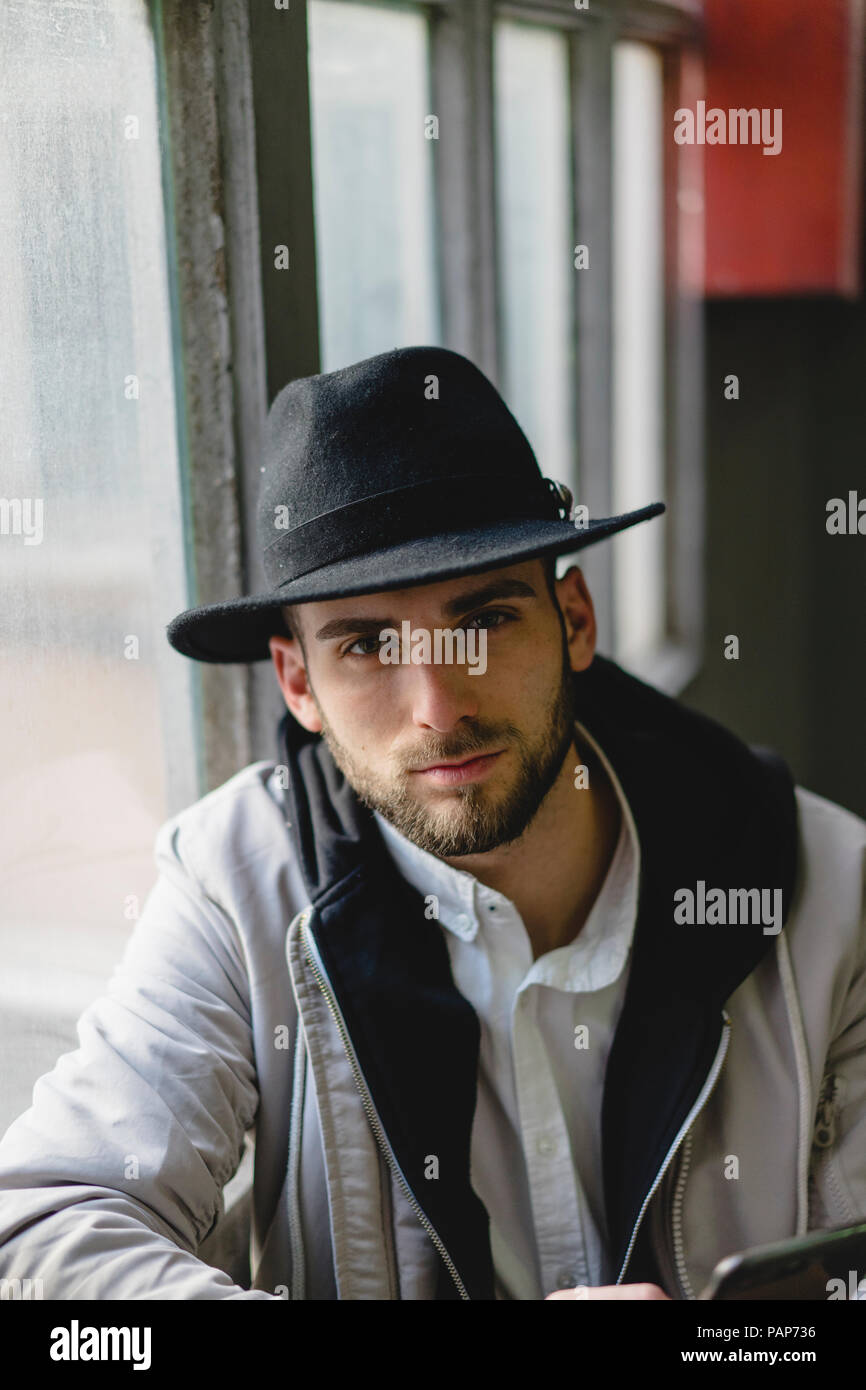 Bearded man wearing black hat Stock Photo - Alamy