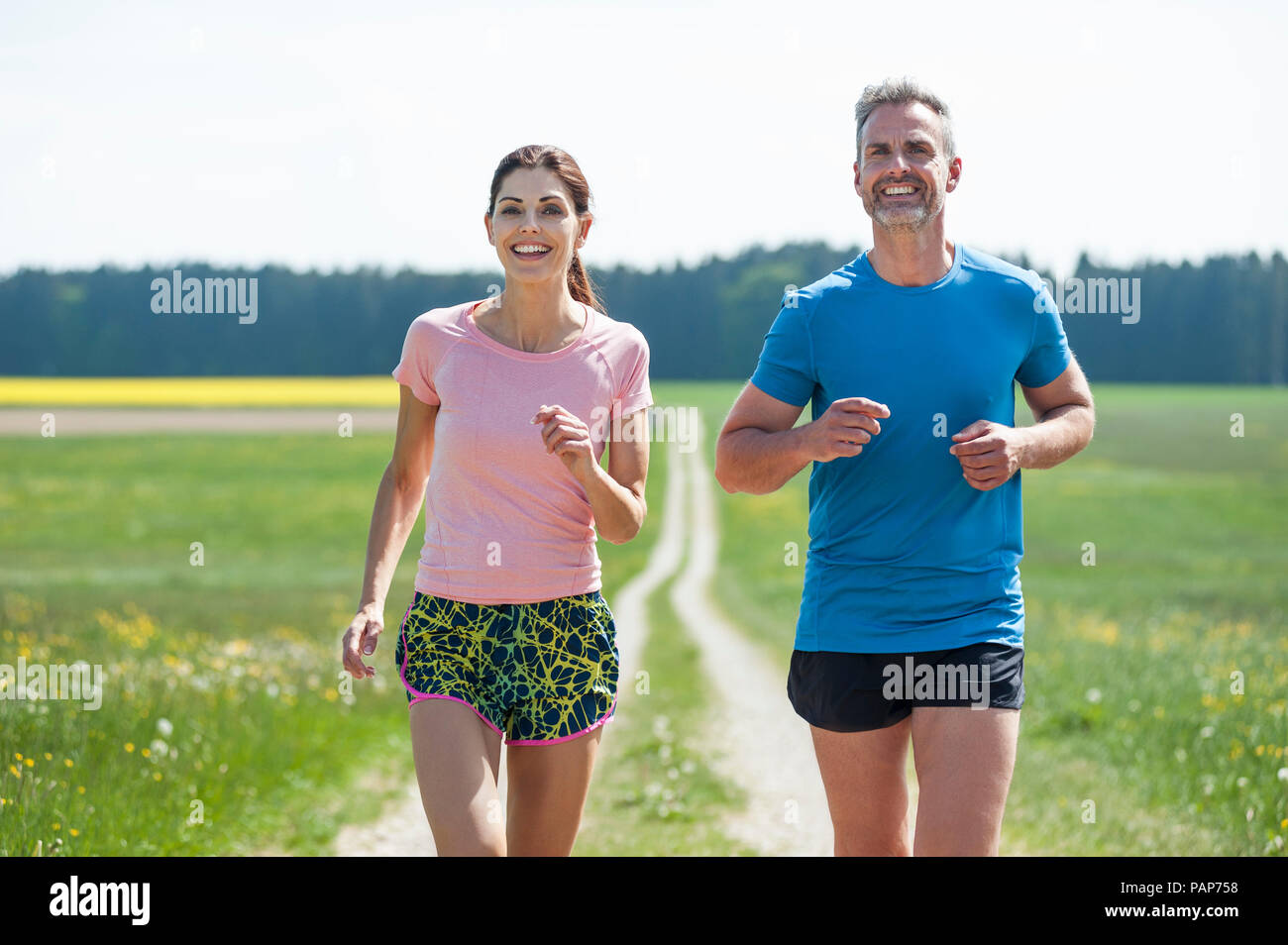 Running on field hi-res stock photography and images - Alamy