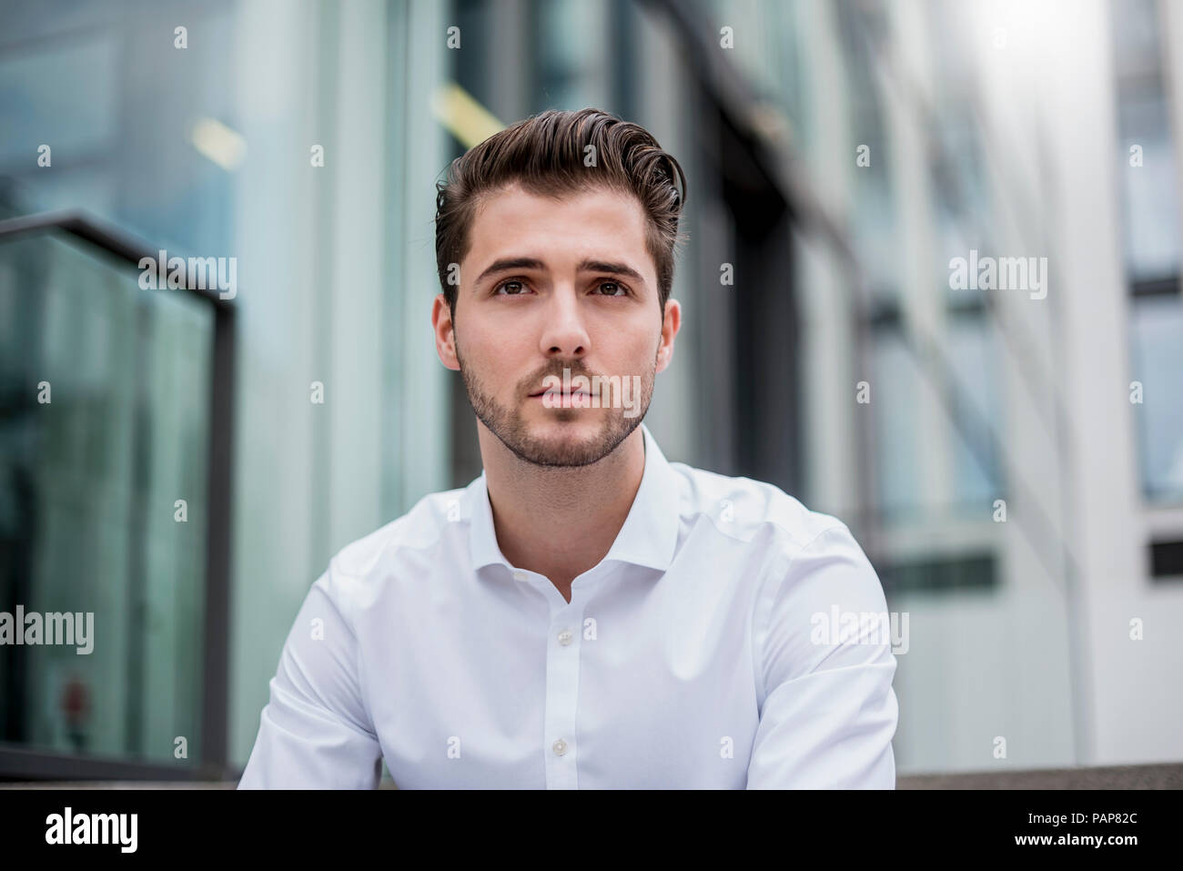 Young businessman city hi-res stock photography and images - Alamy