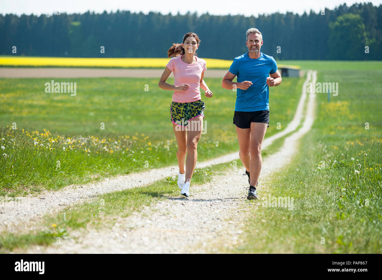 Running on field hi-res stock photography and images - Alamy