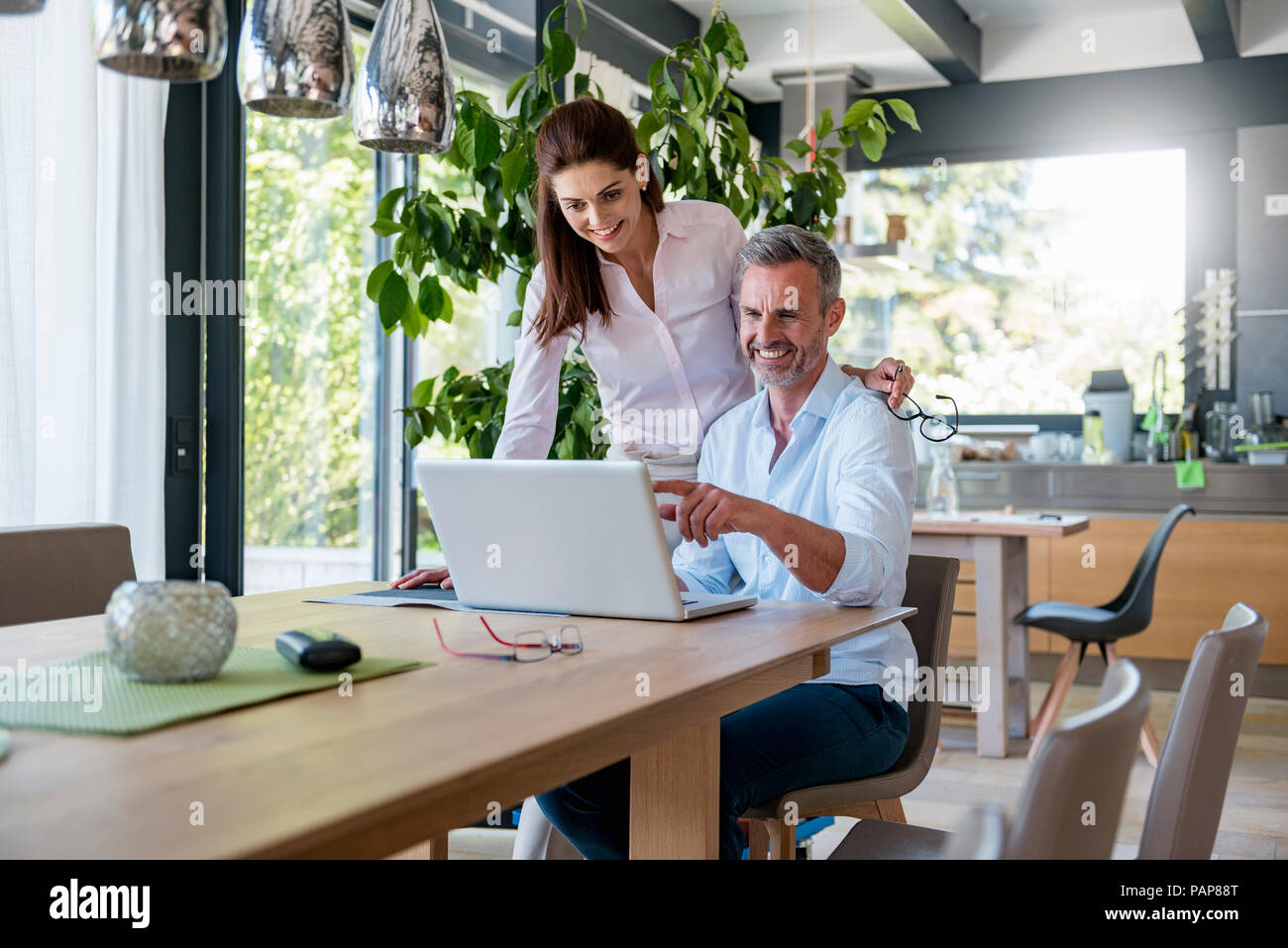 Sharing houseplants hi-res stock photography and images - Alamy