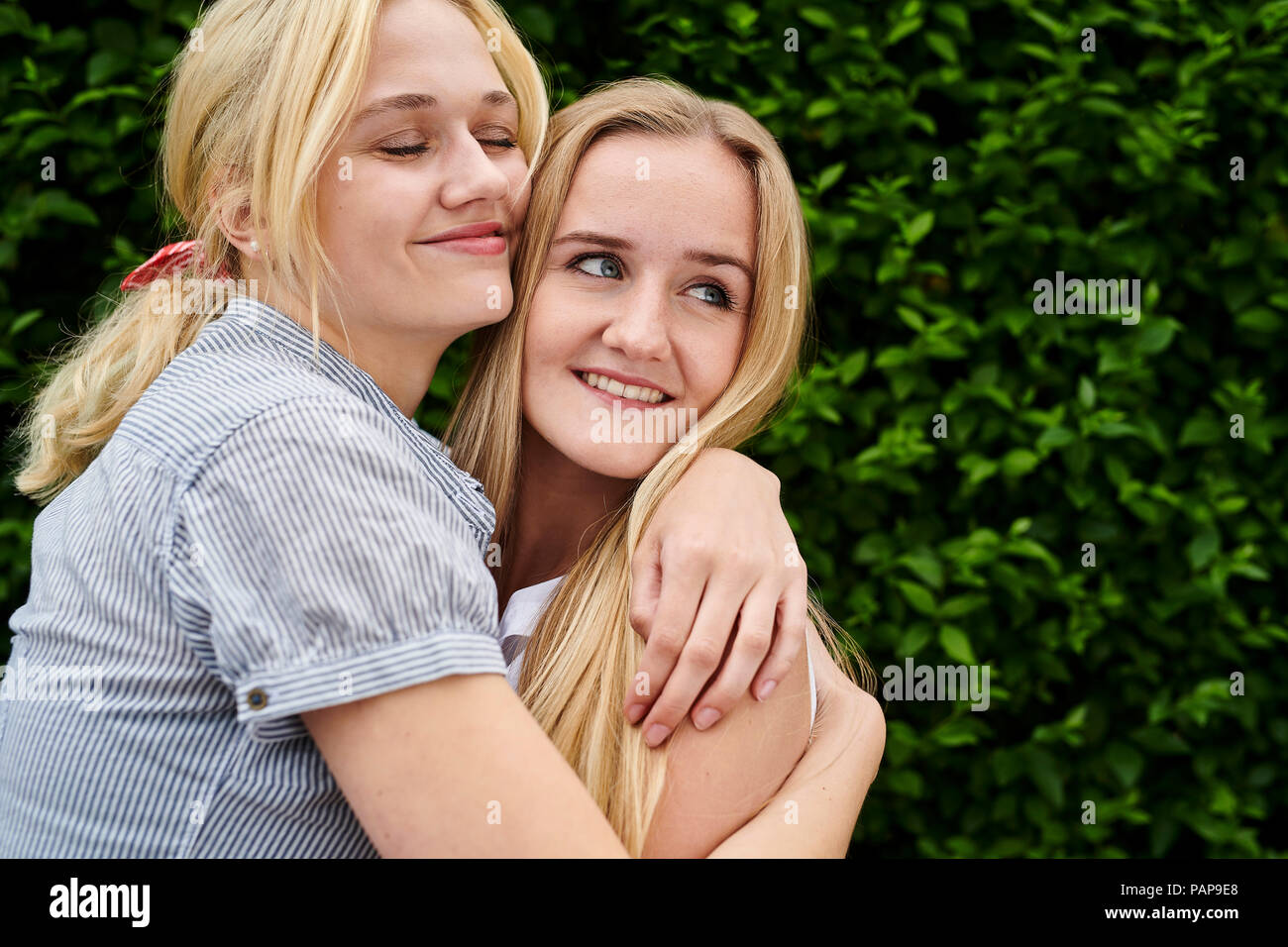 Women hug outdoor hi-res stock photography and images - Alamy