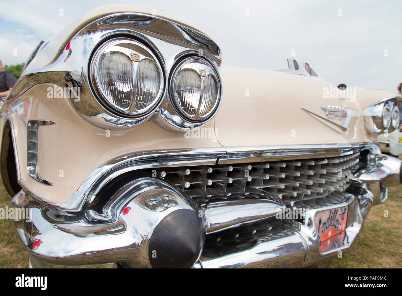 Vintage cadillac radiator hi-res stock photography and images - Alamy