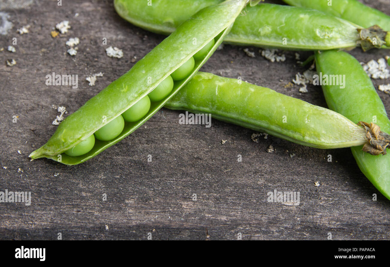 Peas in pods Stock Photo - Alamy
