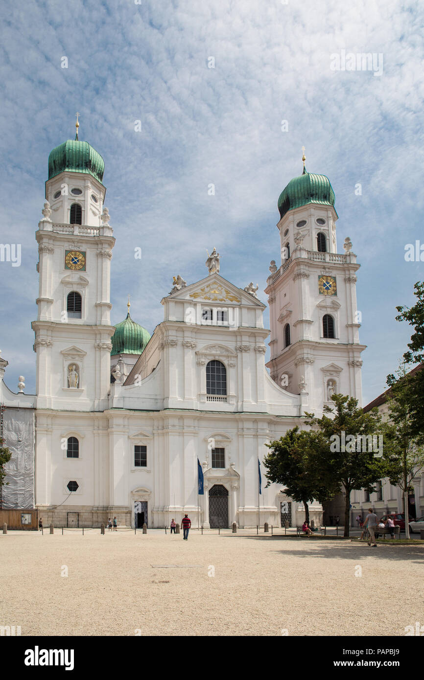 The historic dome "Sankt Stephan" of Passau in Bavaria Stock Photo - Alamy