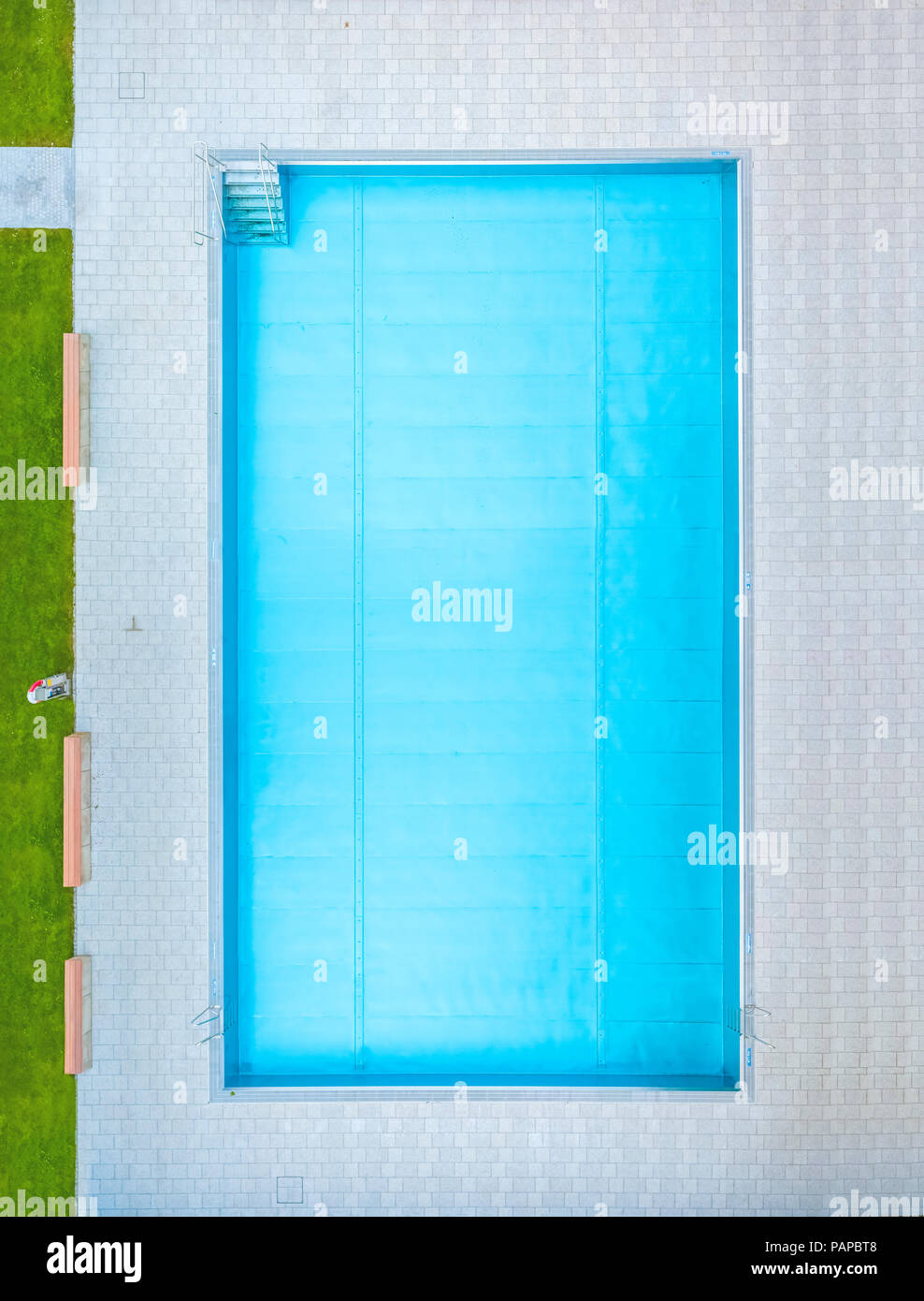 Empty swimming pool, top view Stock Photo - Alamy