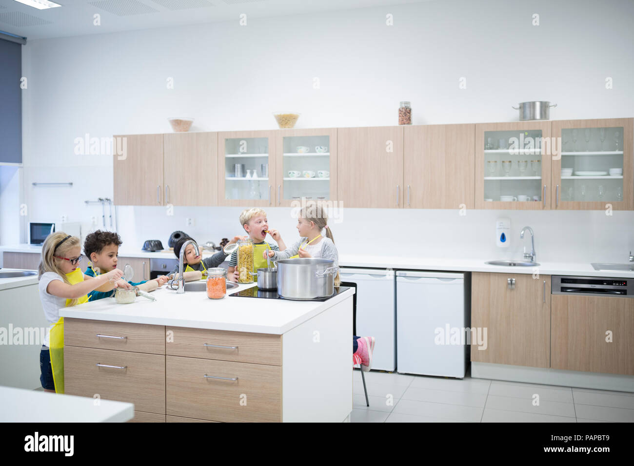 Child, 7 8 years , cooking lesson hi-res stock photography and images ...