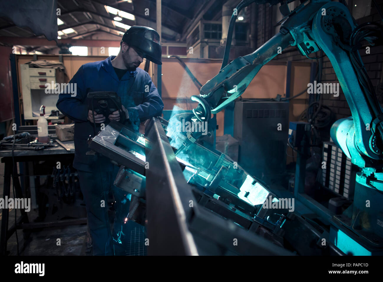 Welder welding metal hi-res stock photography and images - Alamy