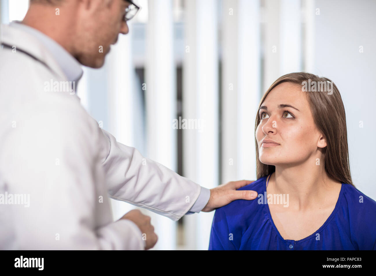 Doctor patient conversation gp hi-res stock photography and images - Alamy