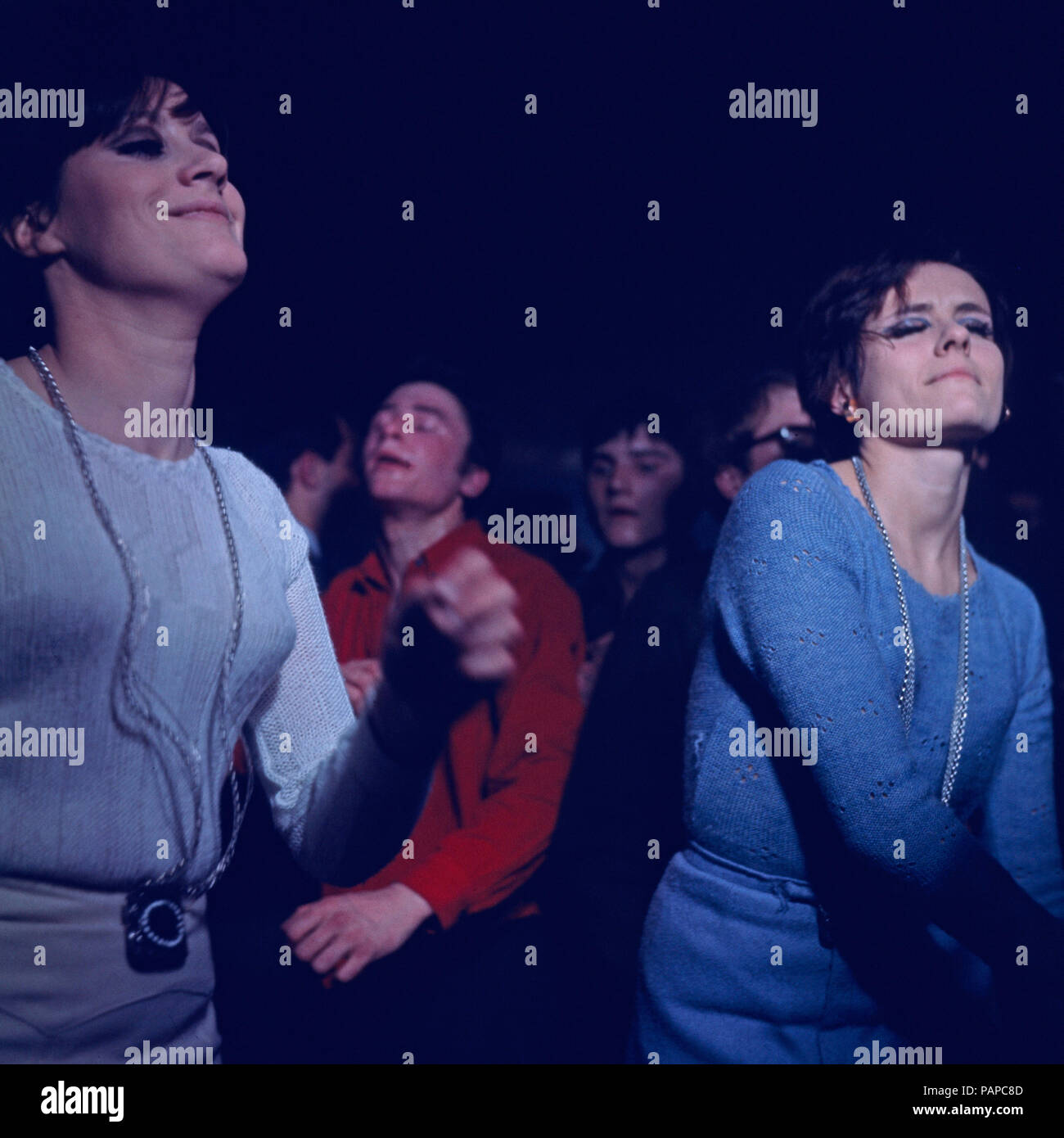 1970s 1980s dancing in discotheque hi-res stock photography and images ...