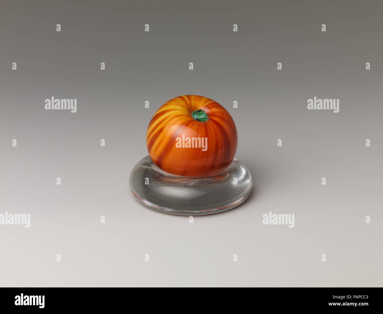 Glass paperweights hi-res stock photography and images - Alamy