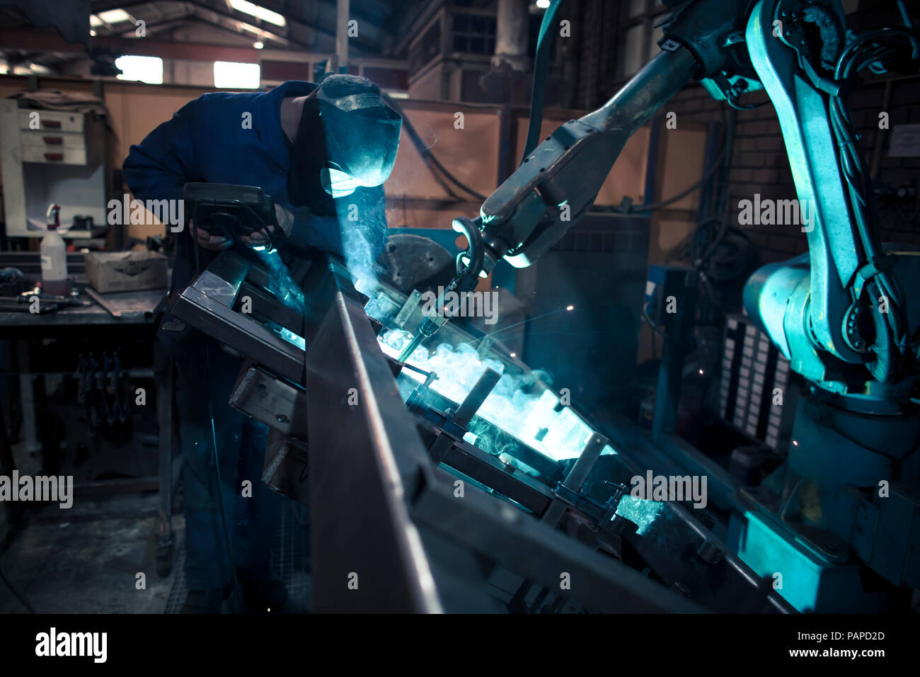 Metals robot hi-res stock photography and images - Alamy