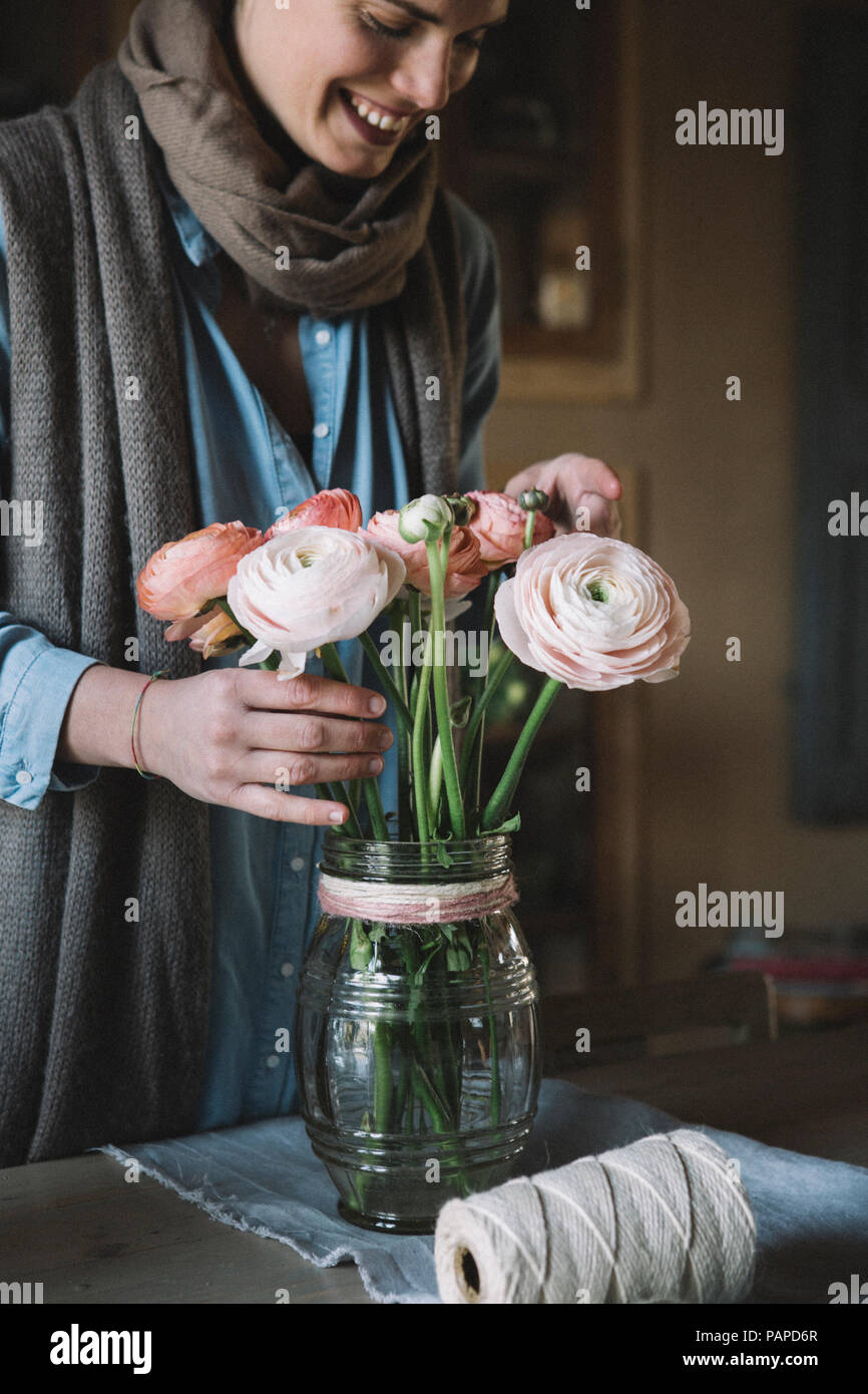 Arranging the flowers hi-res stock photography and images - Alamy