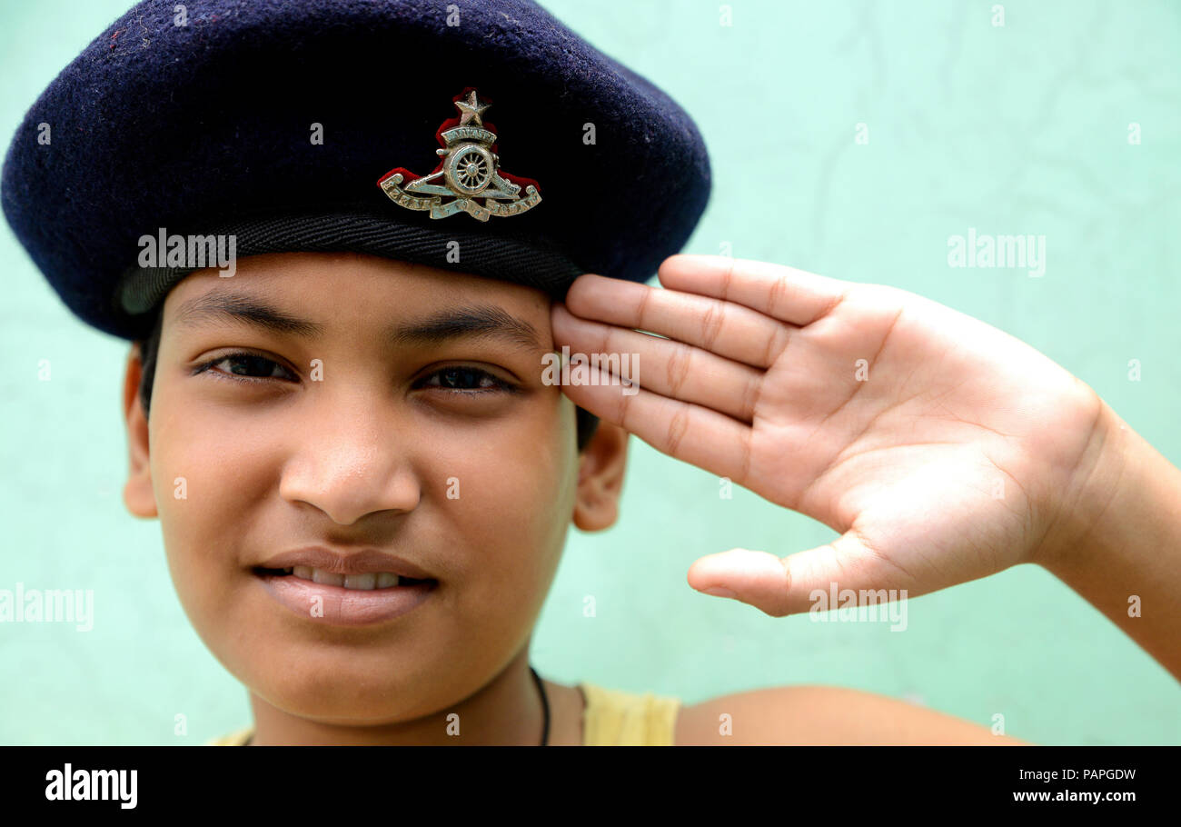 Indian kid giving salute Stock Photo - Alamy
