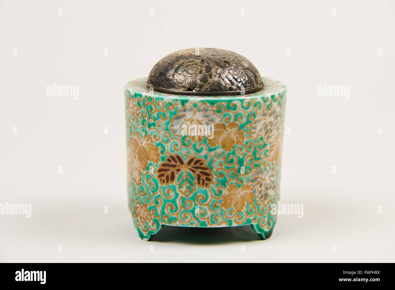 Scrolling grass design hi-res stock photography and images - Alamy