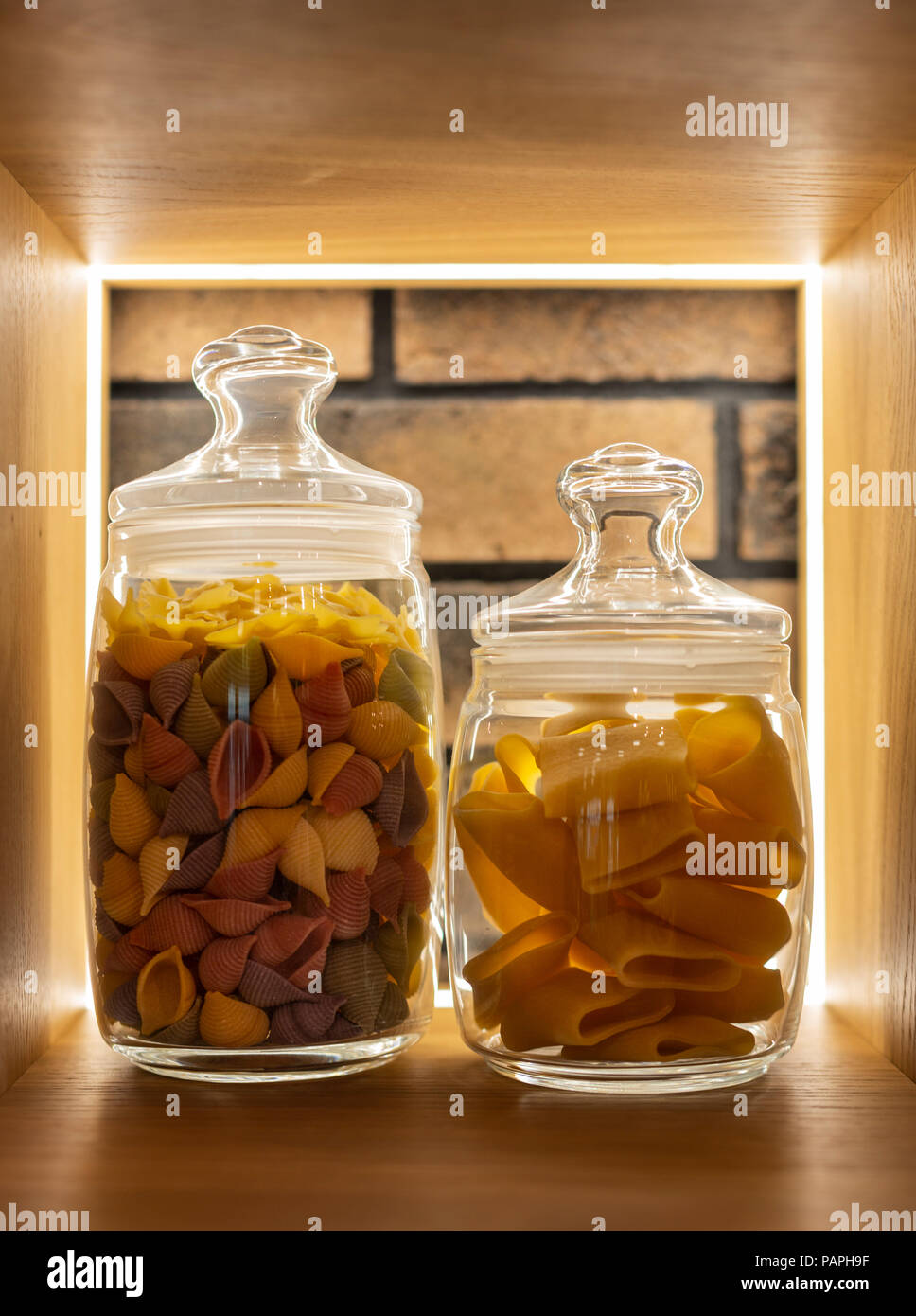 Pasta sauce shelf hi-res stock photography and images - Alamy